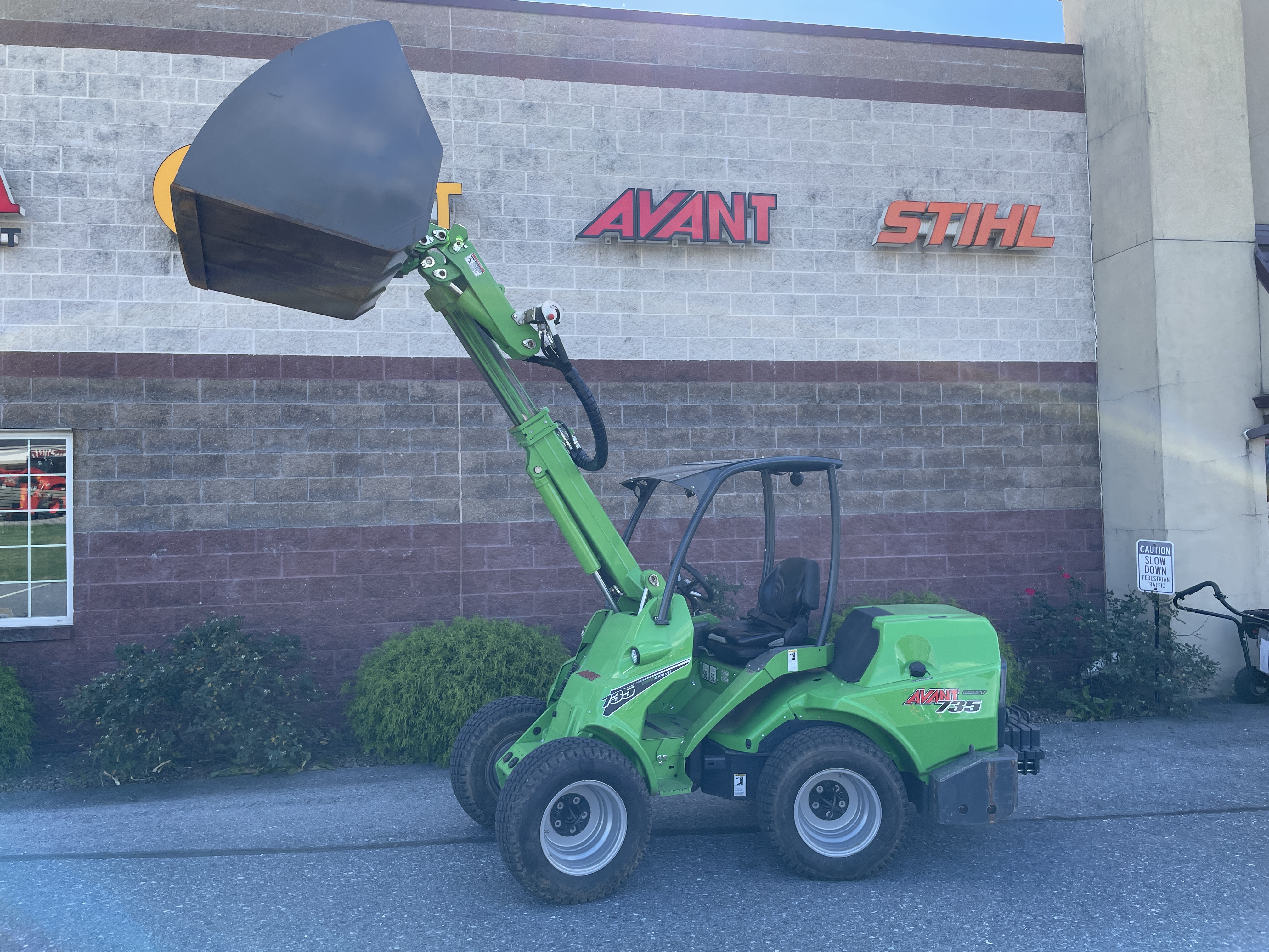 Commercial Loaders from Avant Ebling's