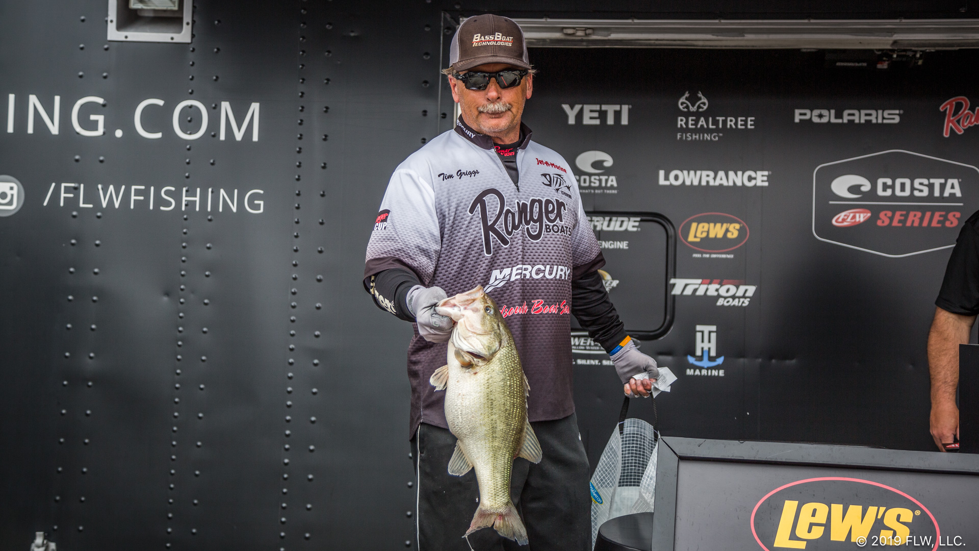 Pro Staff Jet-A-Marina Calvert City, KY (270) 395-4030