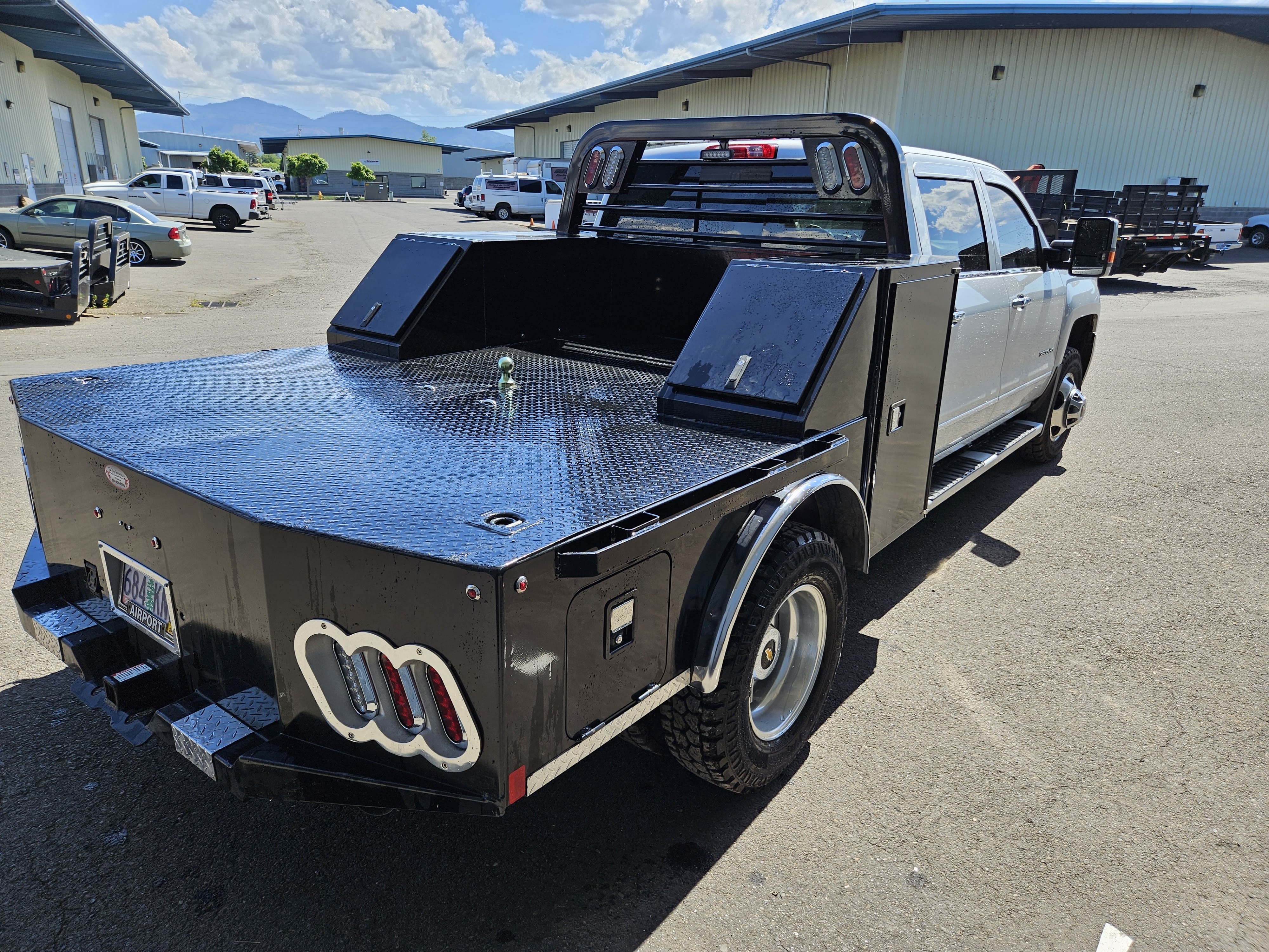 Flatbed Sales & Installation Two Dogs Fabricating LLC Medford, OR (541 ...