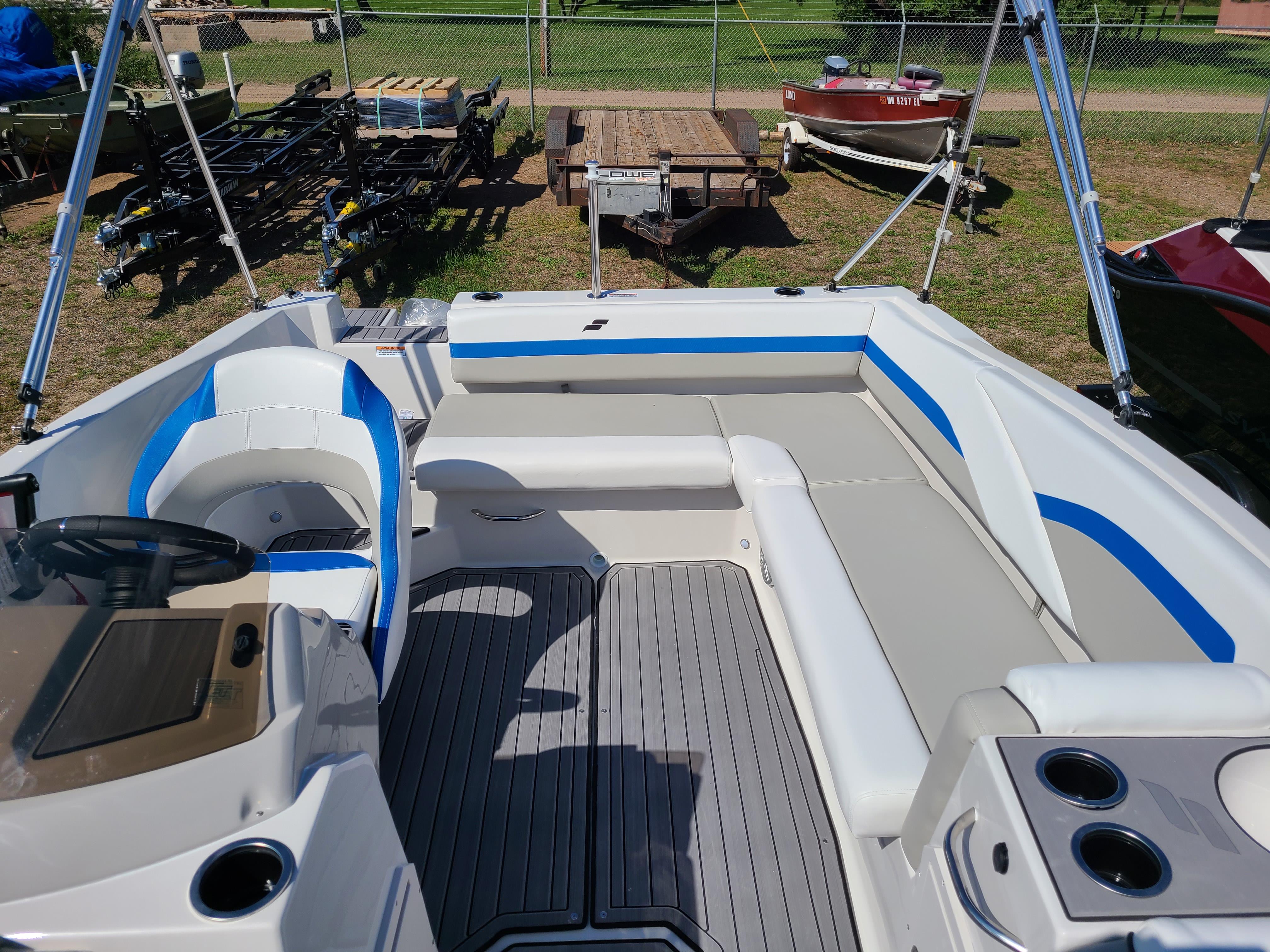 Starcraft® Deck Boats For Sale | Minneapolis, MN | Starcraft®