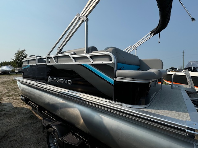 Inventory from Legend, Rinker, Sweetwater and WE BUY BOATS AND PONTOONS ...