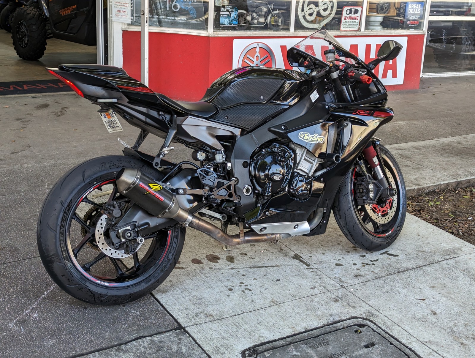 2022 Yamaha R1 Raven