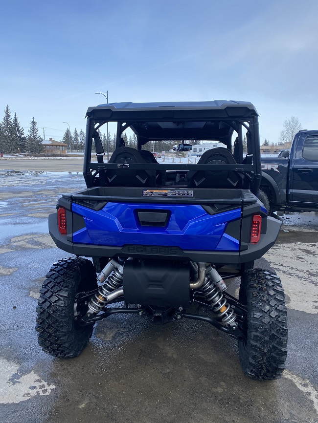 Side x Side Mountain's Edge Cycle & Sled Ltd. Sundre, AB (403) 638-3885