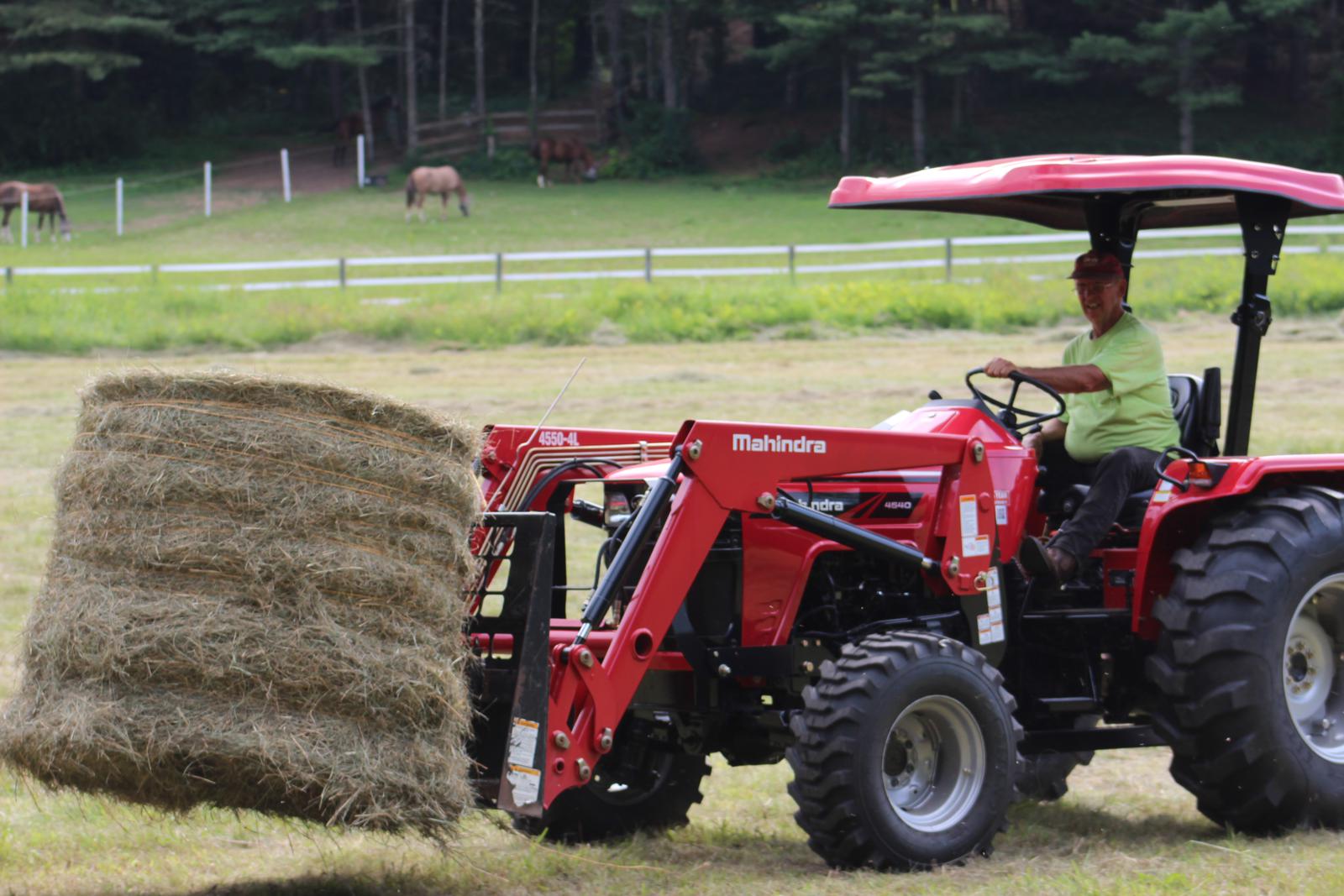2022 Mahindra Package Deal #13 - 4550 4x4 Tractor w/ Loader & Pallet ...