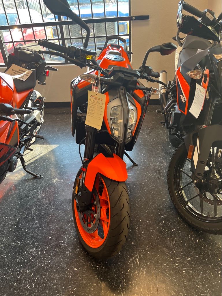 Street Bikes Honda Kawasaki KTM of Modesto Modesto, CA (209) 529-5424