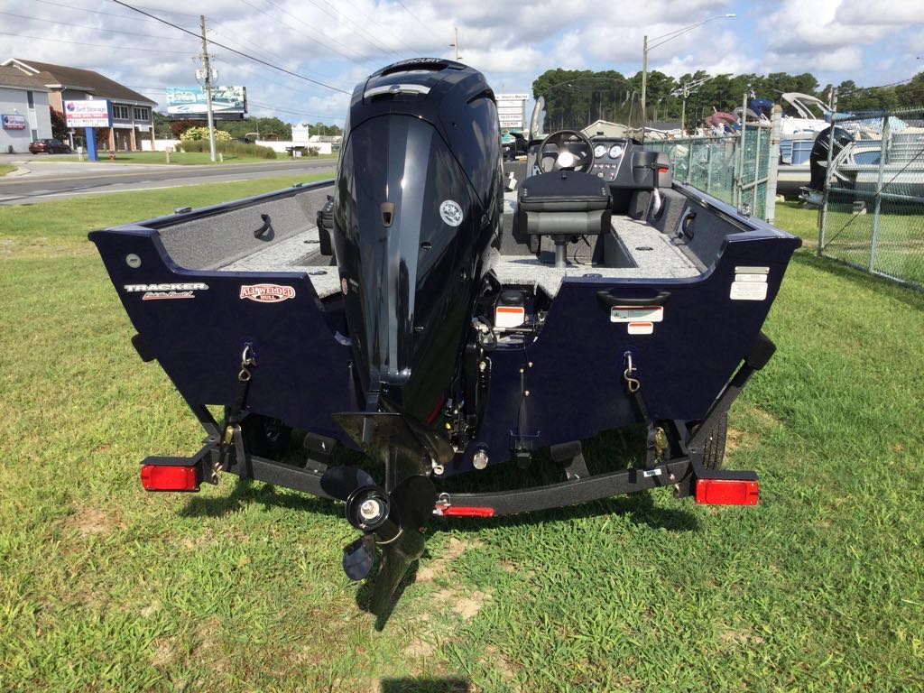 Boats and Pontoons Short's Marine Millsboro, DE (302) 945-1200