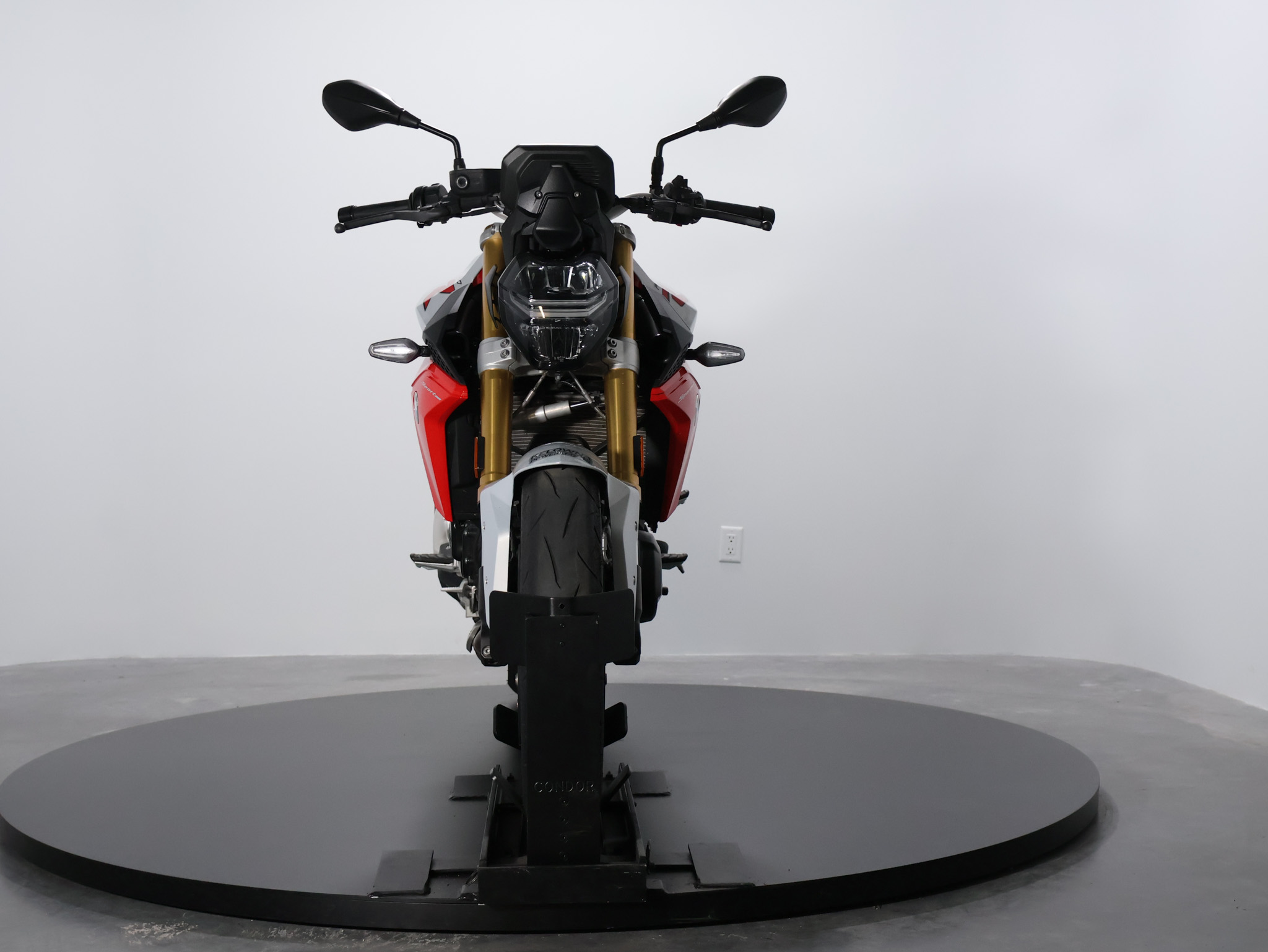 2021 BMW F900R for sale in Kelowna, BC. UsedMotorcycles.ca